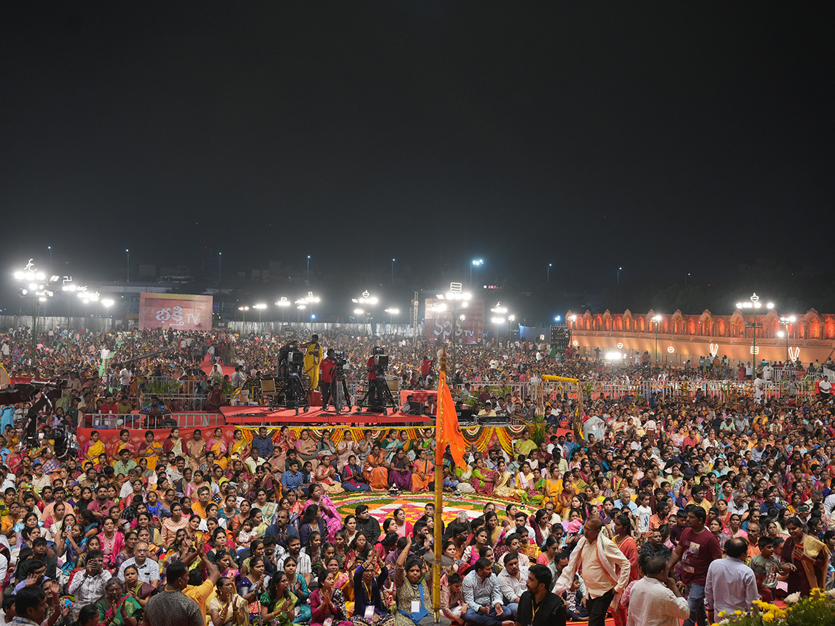 హైదరాబాద్ : ఎన్టీఆర్ స్టేడియంలో ఘనంగా కోటి దీపోత్సవం (ఫొటోలు) | Divine Celebrations At Koti ...